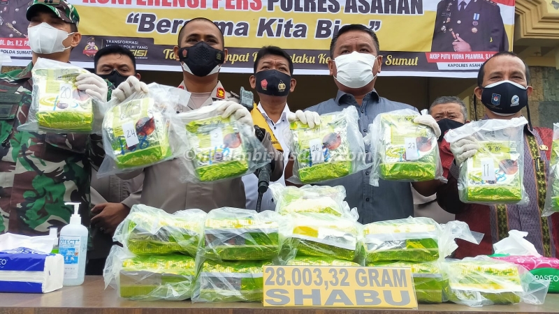 亚沙汉警方从丹戎巴莱居民处没收1麻袋冰毒 - xunbao